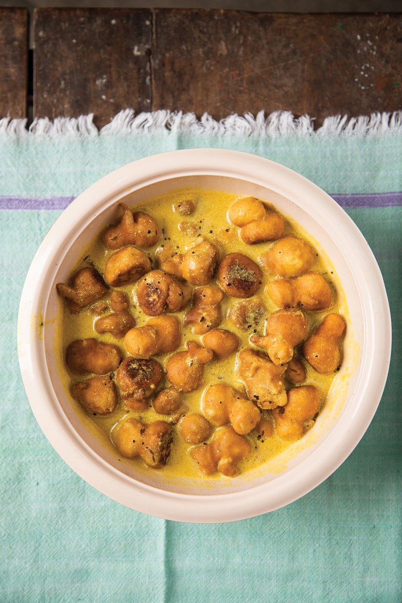 Besan Curry (Chickpea Fritters in Curry) | Saveur