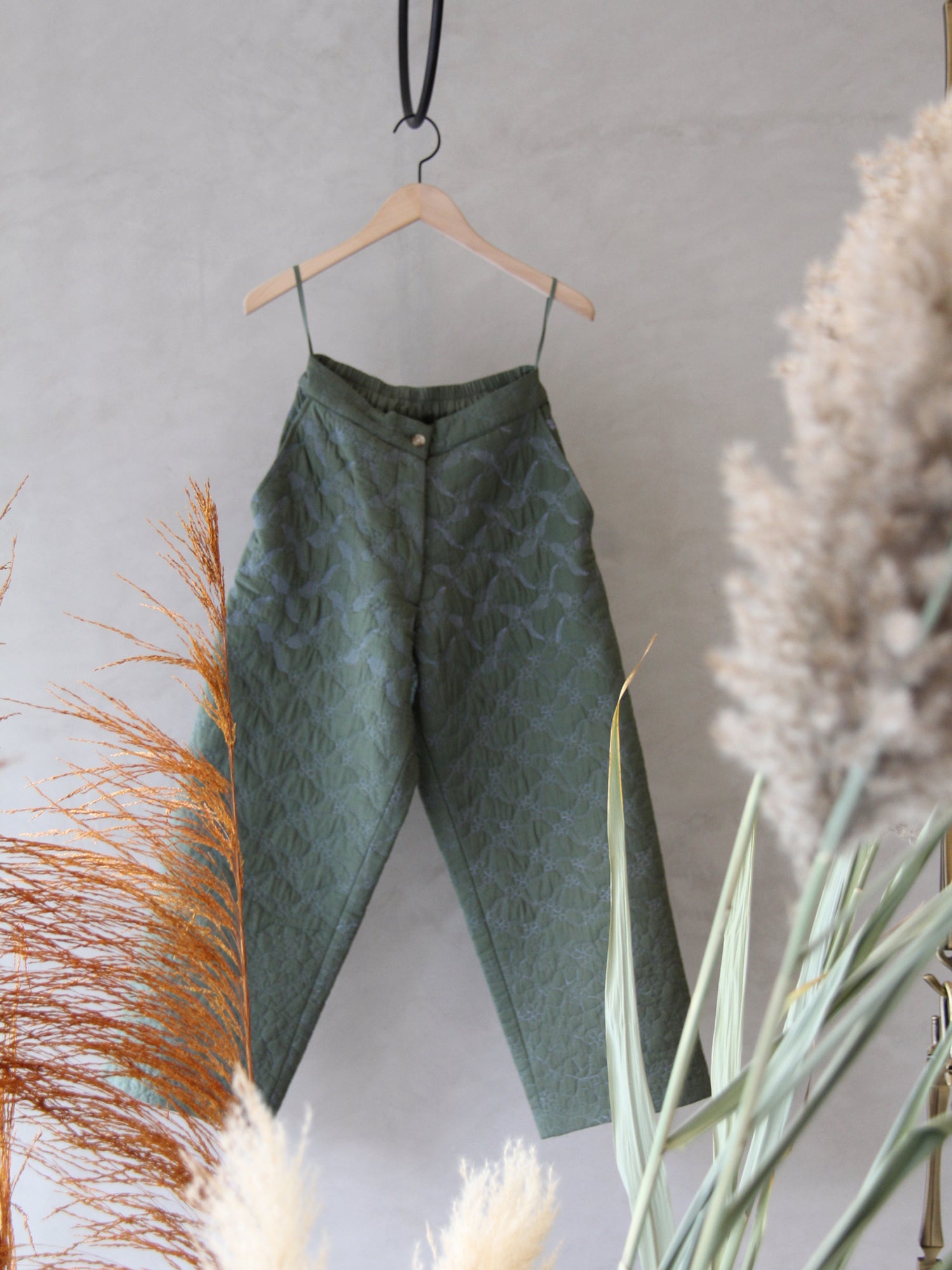 5 Stylish, Stretchy Pants to Wear to Holiday Dinner | Saveur