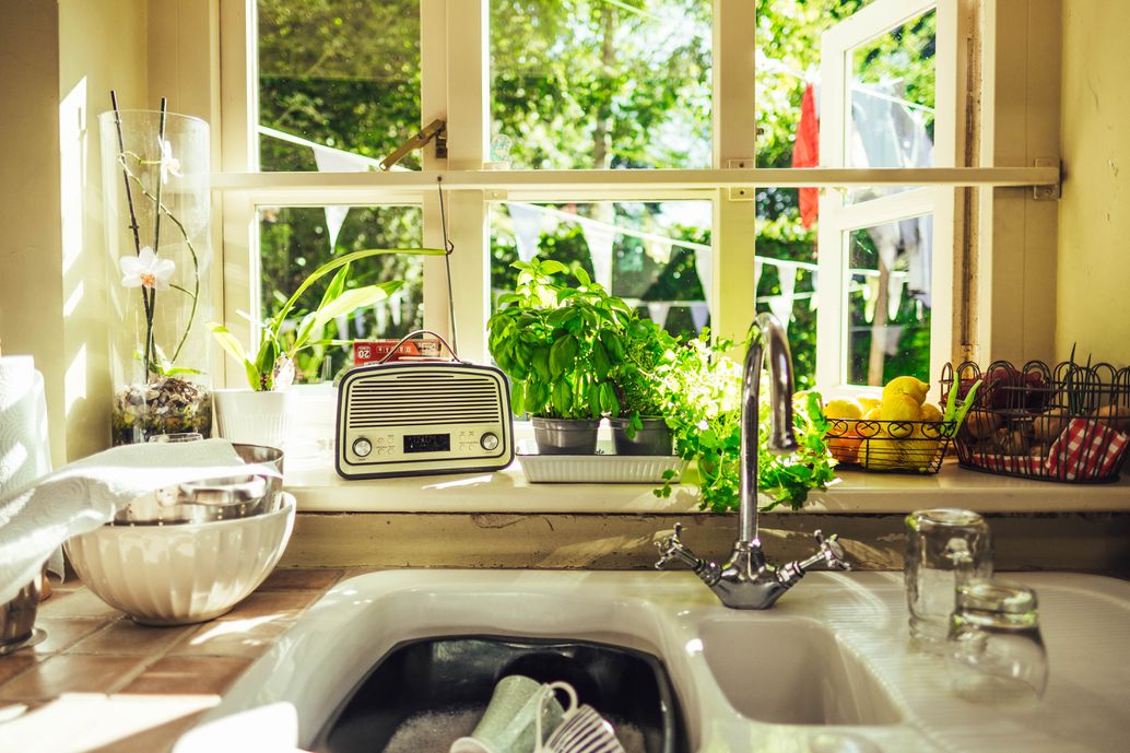 The Best AM/FM Radios for Your Kitchen | Saveur